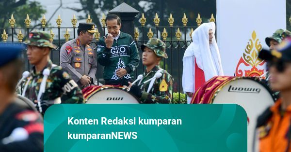 Saat Jokowi Berbisik dengan Kapolri di Acara Kirab Merah Putih | kumparan.com